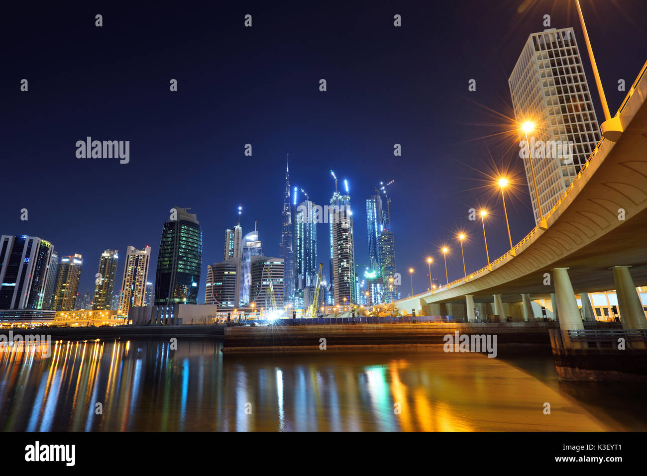 Dubai business bay district office hi-res stock photography and images ...