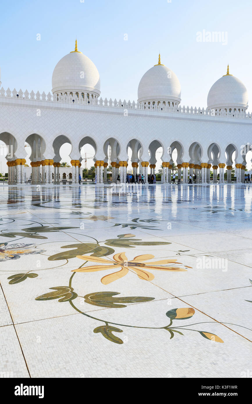 Abu Dhabi, UAE - October 5, 2016: Sheikh Zayed Grand Mosque in Abu ...