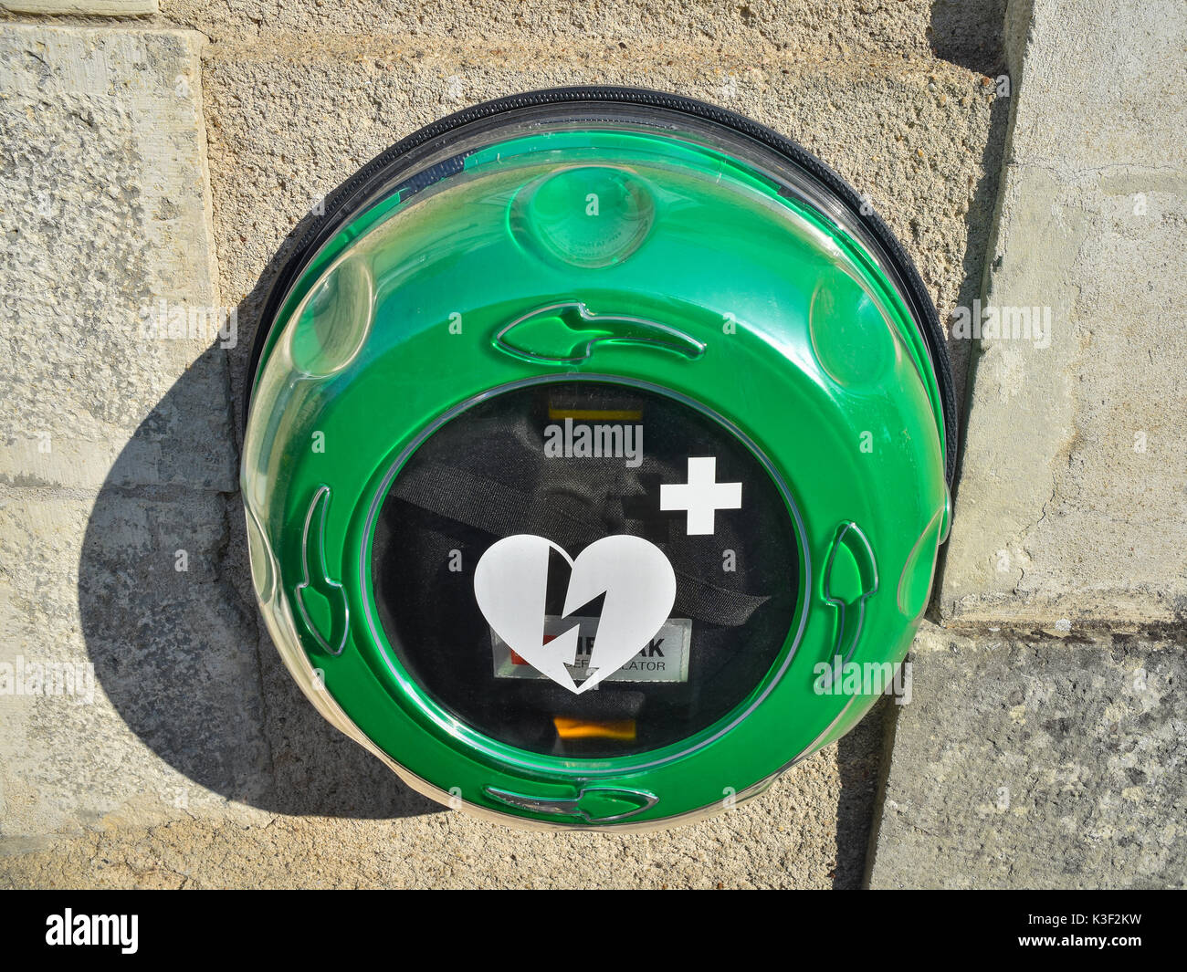 Defibrilator hi-res stock photography and images - Alamy