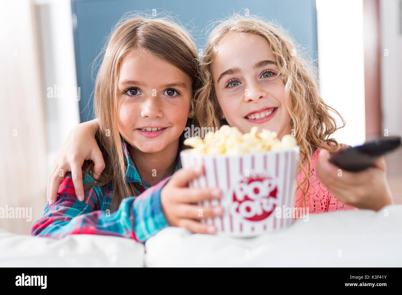 child watching TV at home Stock Photo - Alamy