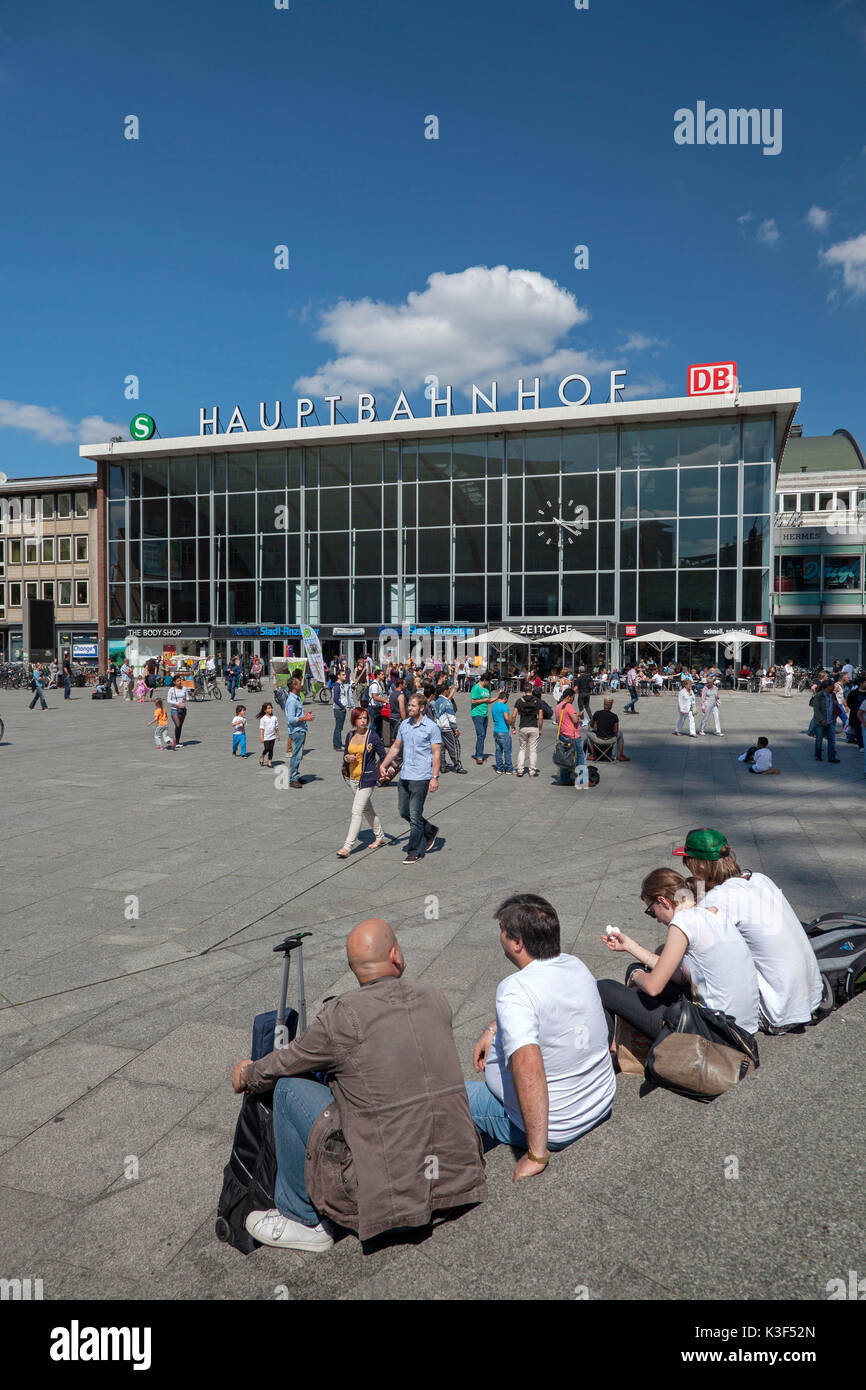 Central station in the cathedral square, Cologne, North Rhine ...