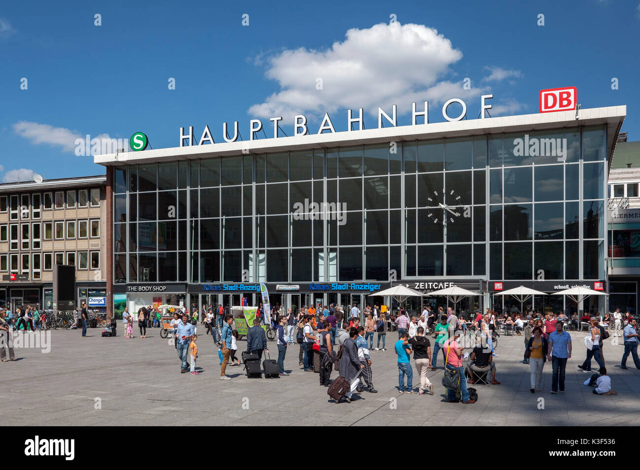 Central station in the cathedral square, Cologne, North Rhine ...