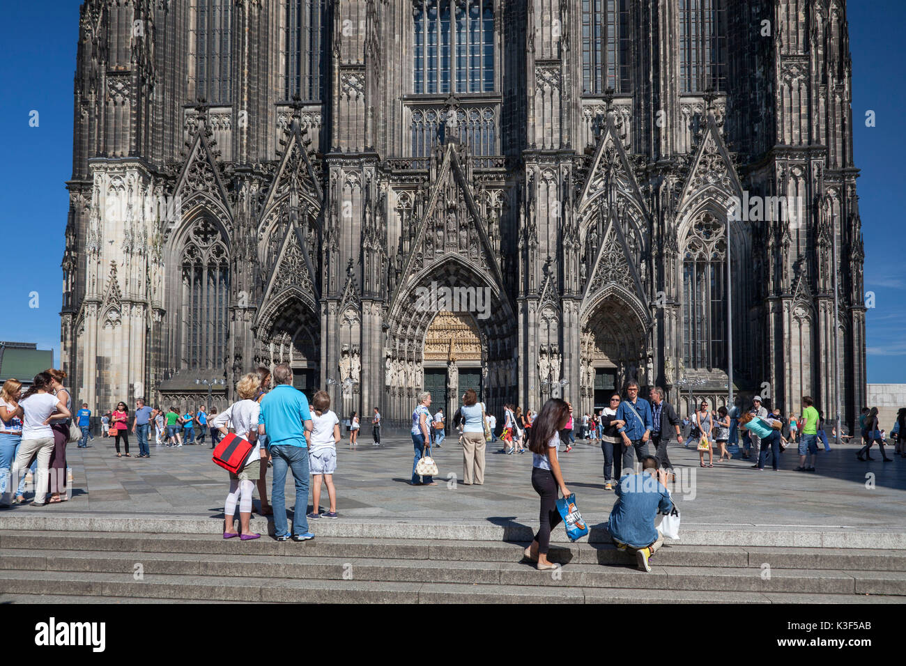 Tourists on the cathedral square in front of Cologne Cathedral, Cologne ...