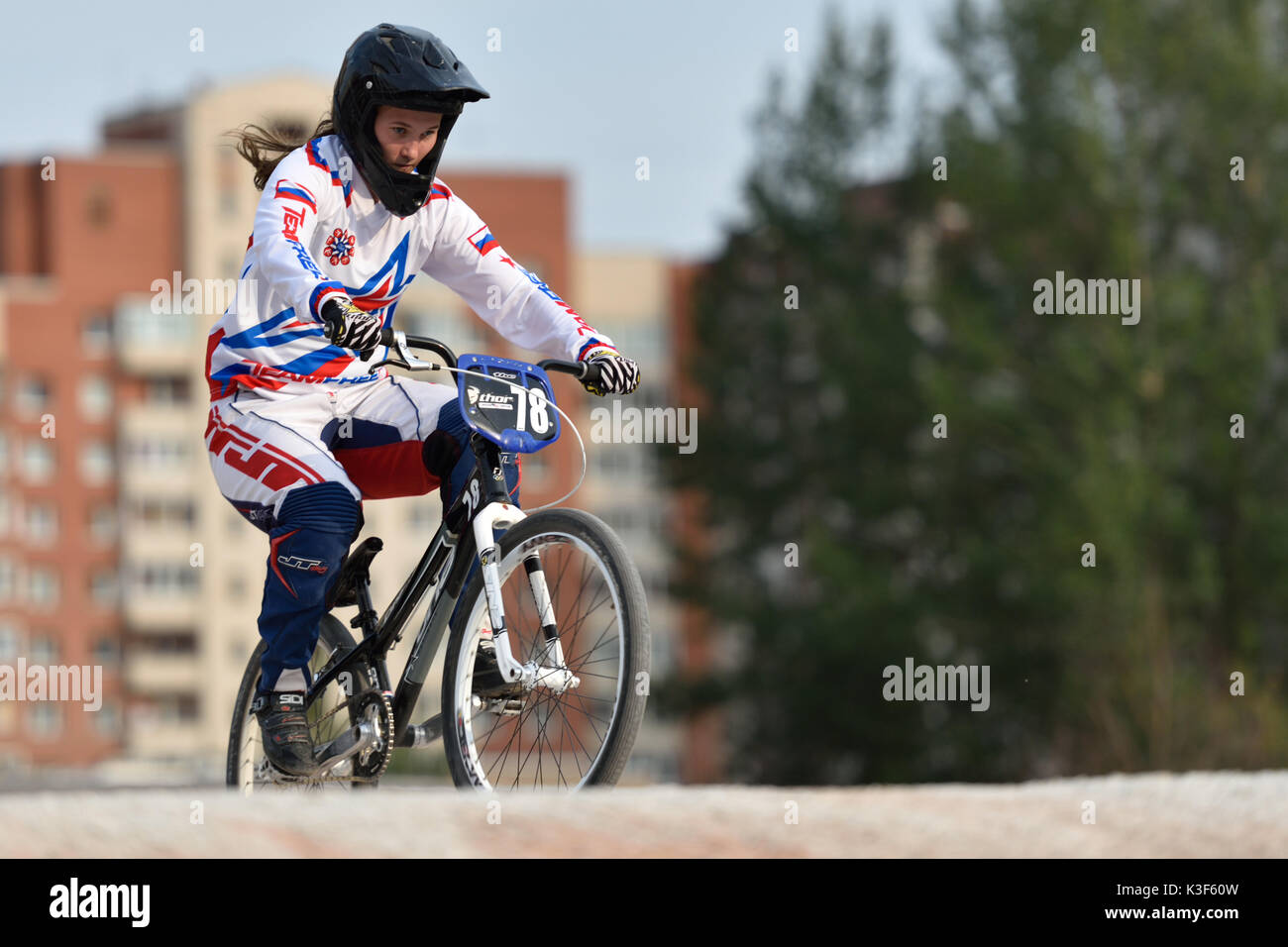 Female racing cyclist hi-res stock photography and images - Alamy