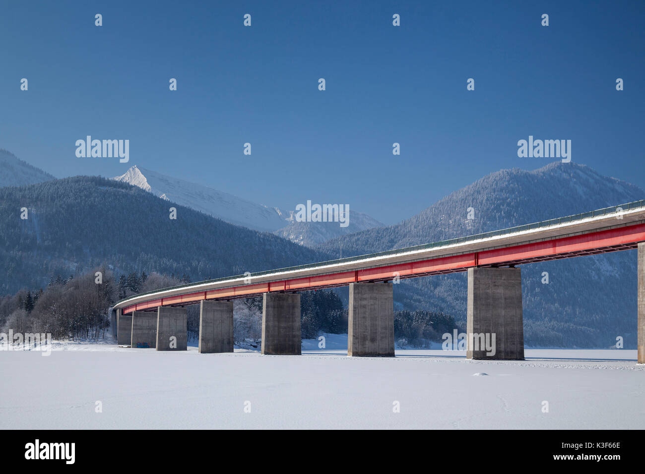 Bridge over sylvenstein dam in front of karwendel in winter hi-res ...