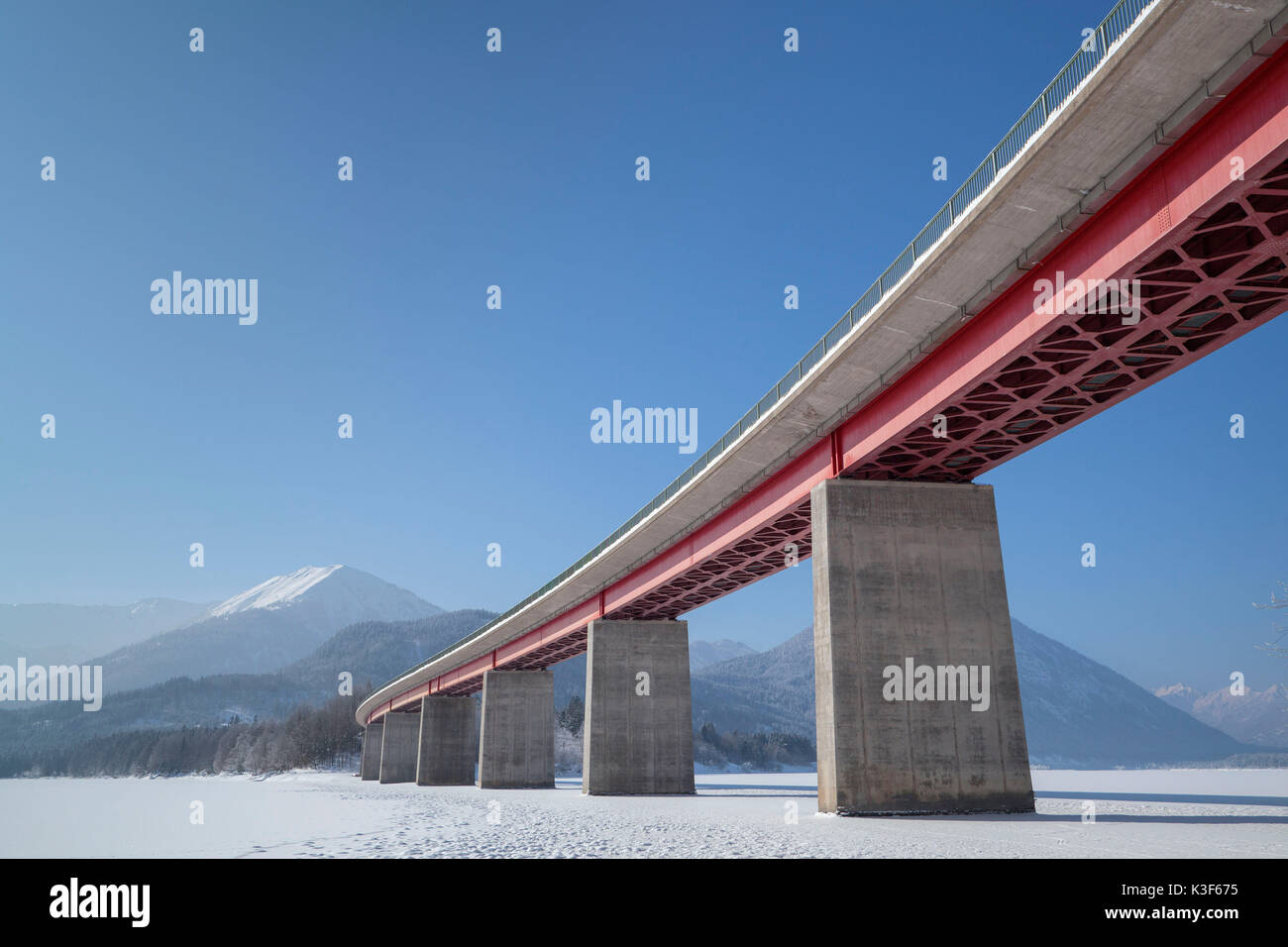 Bridge over sylvenstein dam in front of karwendel in winter hi-res ...