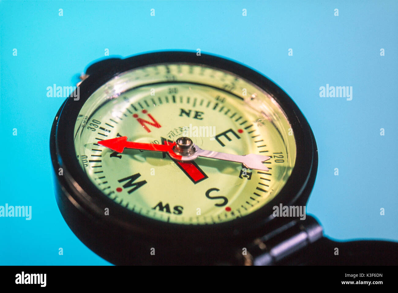 Compass needle pointing north hi-res stock photography and images - Alamy