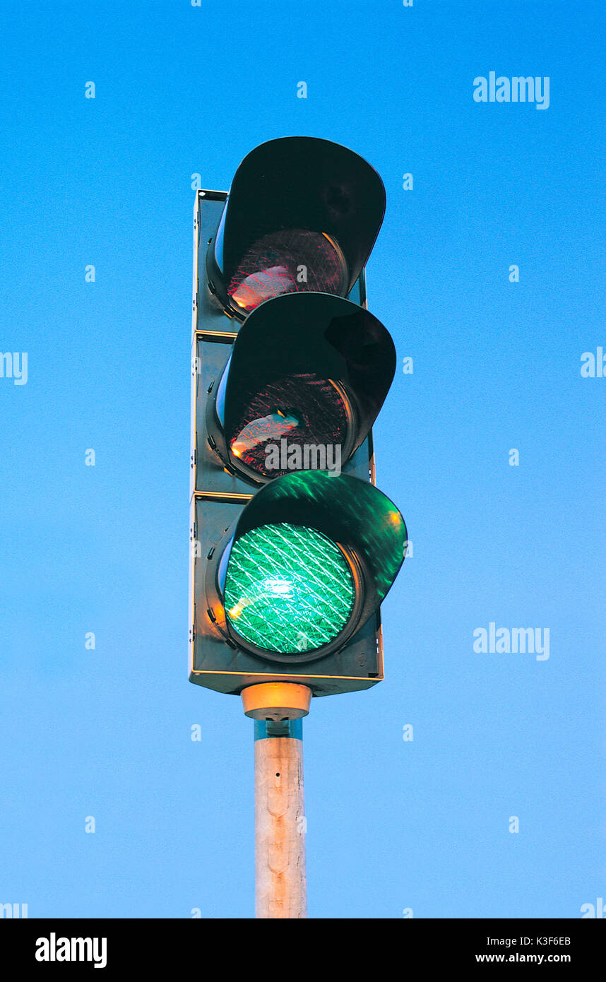 Street light and outdoors hi-res stock photography and images - Alamy