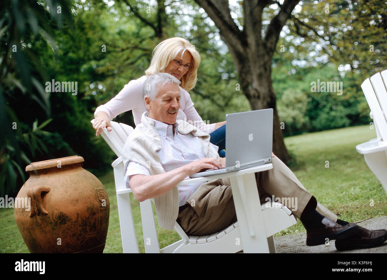 Senior garden laptop hi-res stock photography and images - Alamy