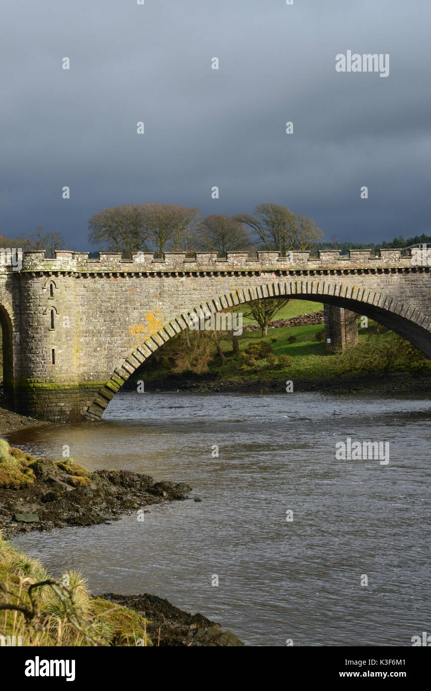 Pretty stone bridge refelction hi-res stock photography and images - Alamy