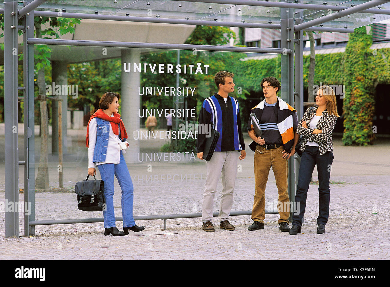 Students university study group hi-res stock photography and images - Alamy
