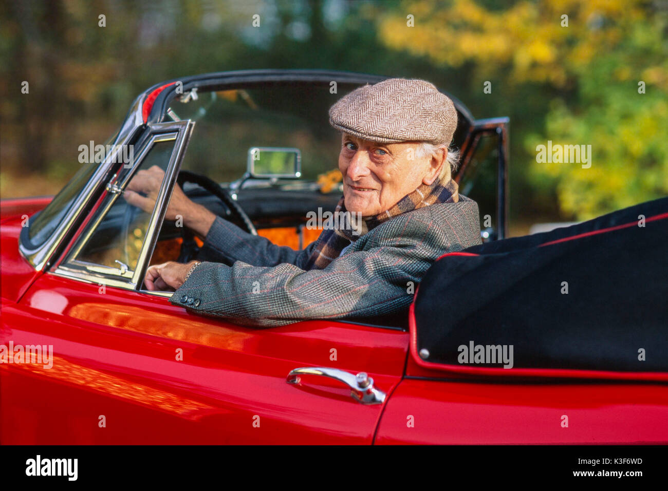 Old timer car senior man hi-res stock photography and images - Alamy