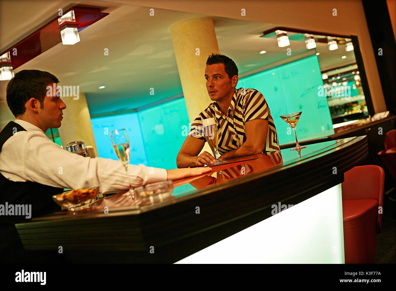 Barkeeper hi-res stock photography and images - Alamy