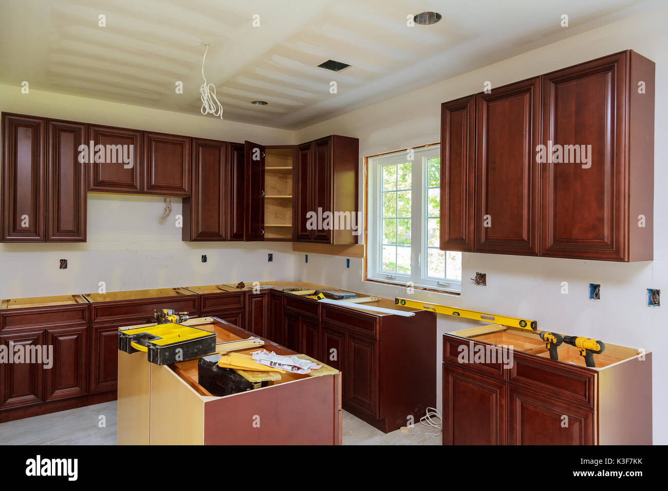 Installing new induction hob in modern kitchen Installation of kitchen ...