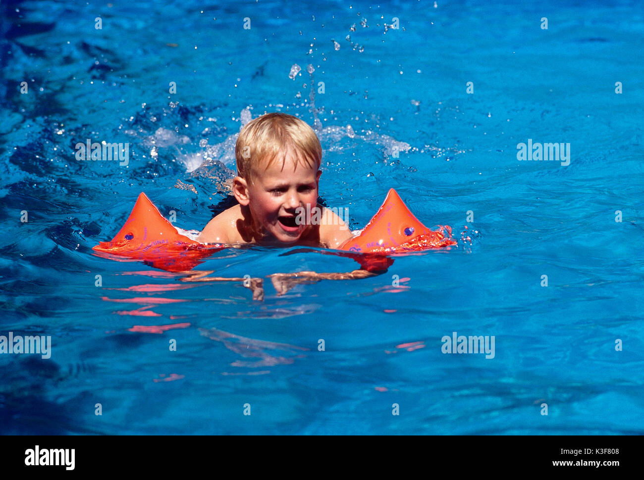 Small girl hi-res stock photography and images - Alamy