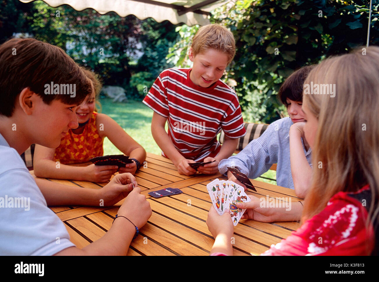 Children playing cards hi-res stock photography and images - Alamy