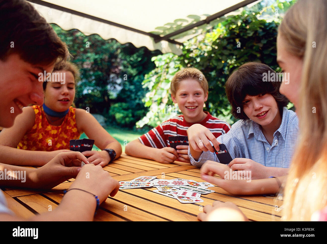 Children playing game cards hi-res stock photography and images - Alamy