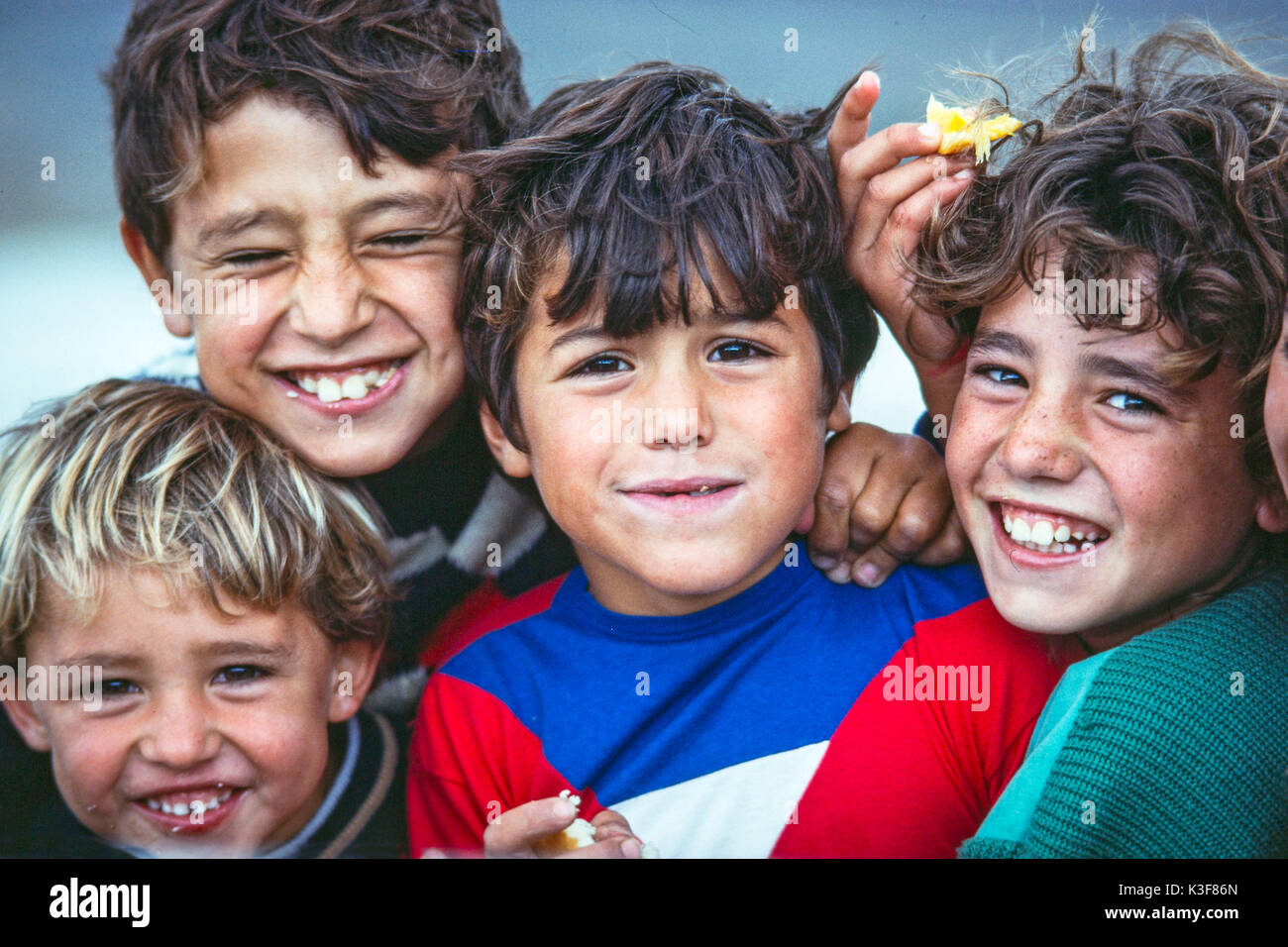 Laughing children hi-res stock photography and images - Alamy