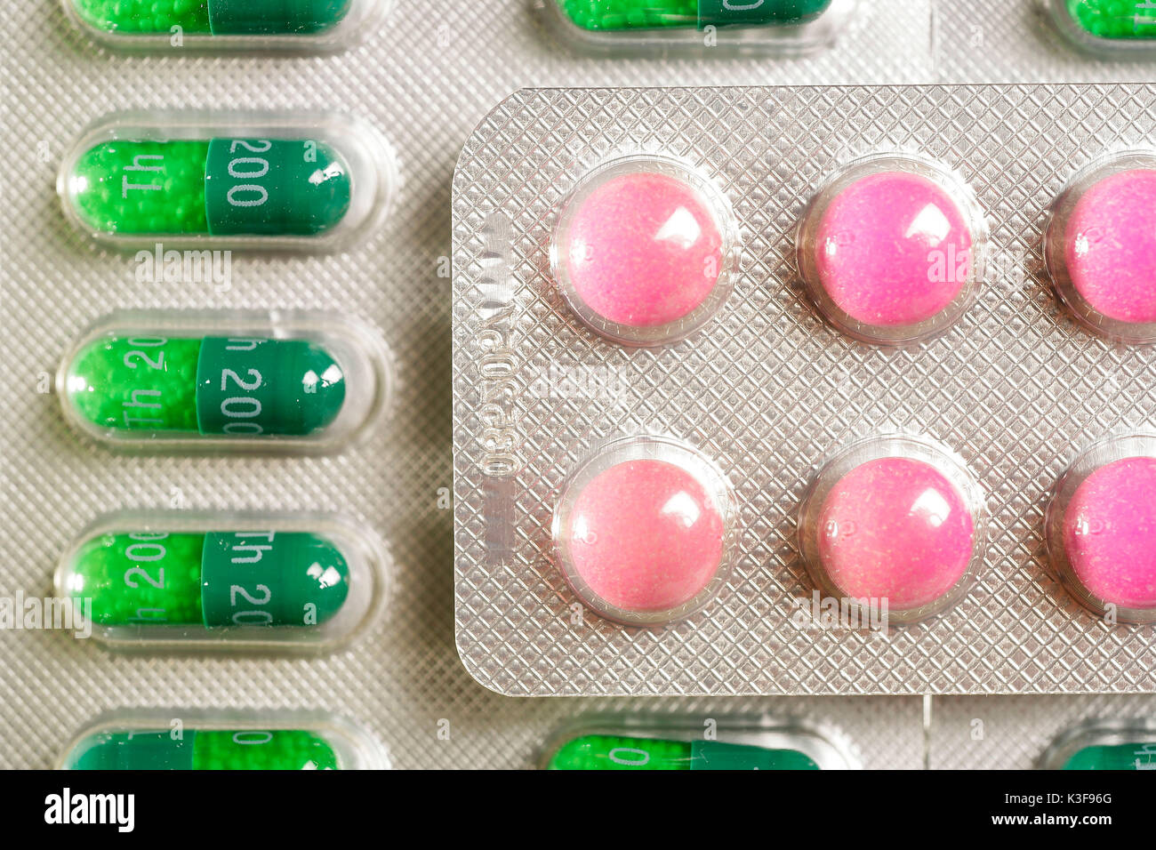 Tablets in blister packen Stock Photo - Alamy