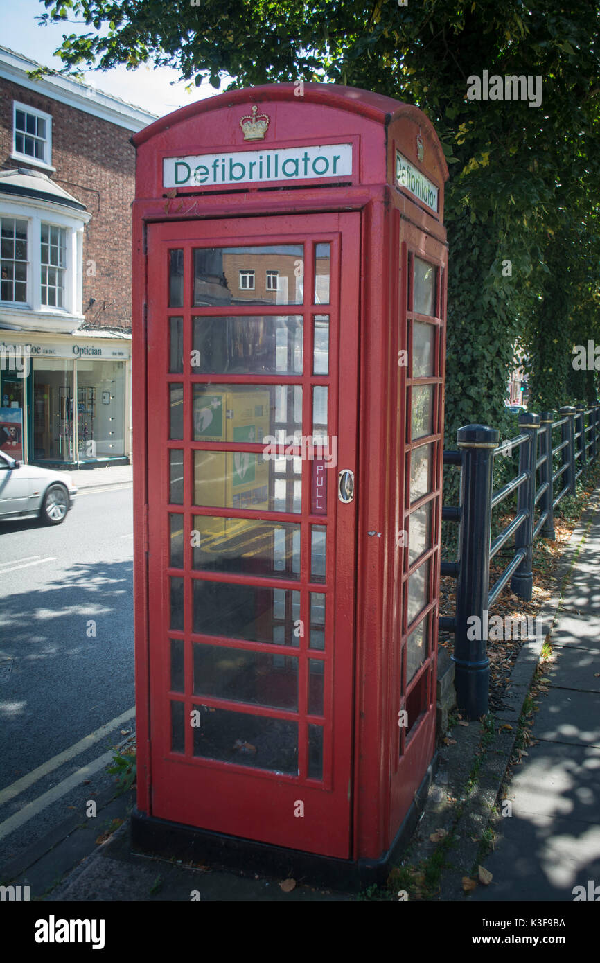 Traditional red telephone box now housing a Defibrillator in Melton ...