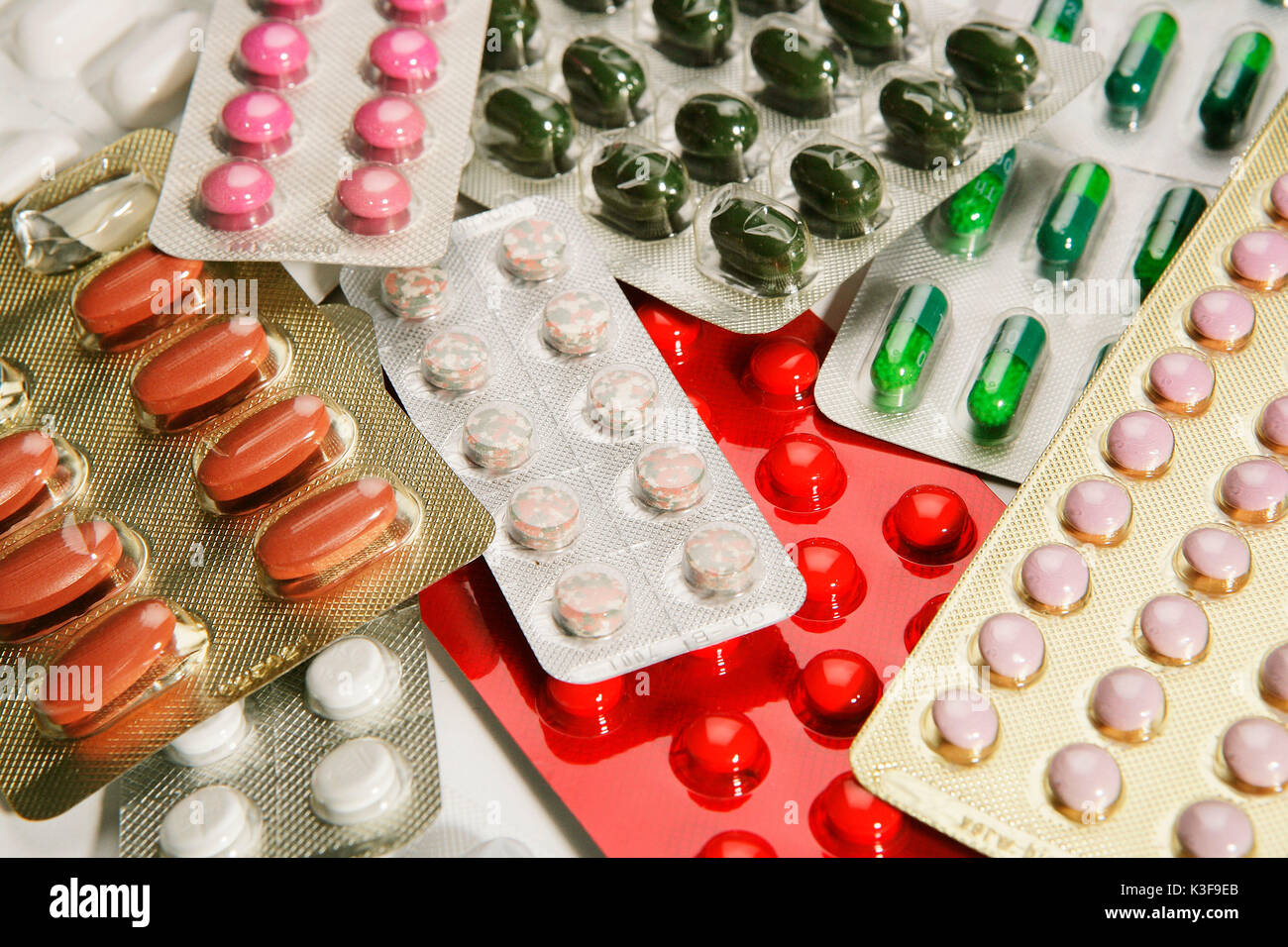 Medicine pills blister icon hi-res stock photography and images - Alamy