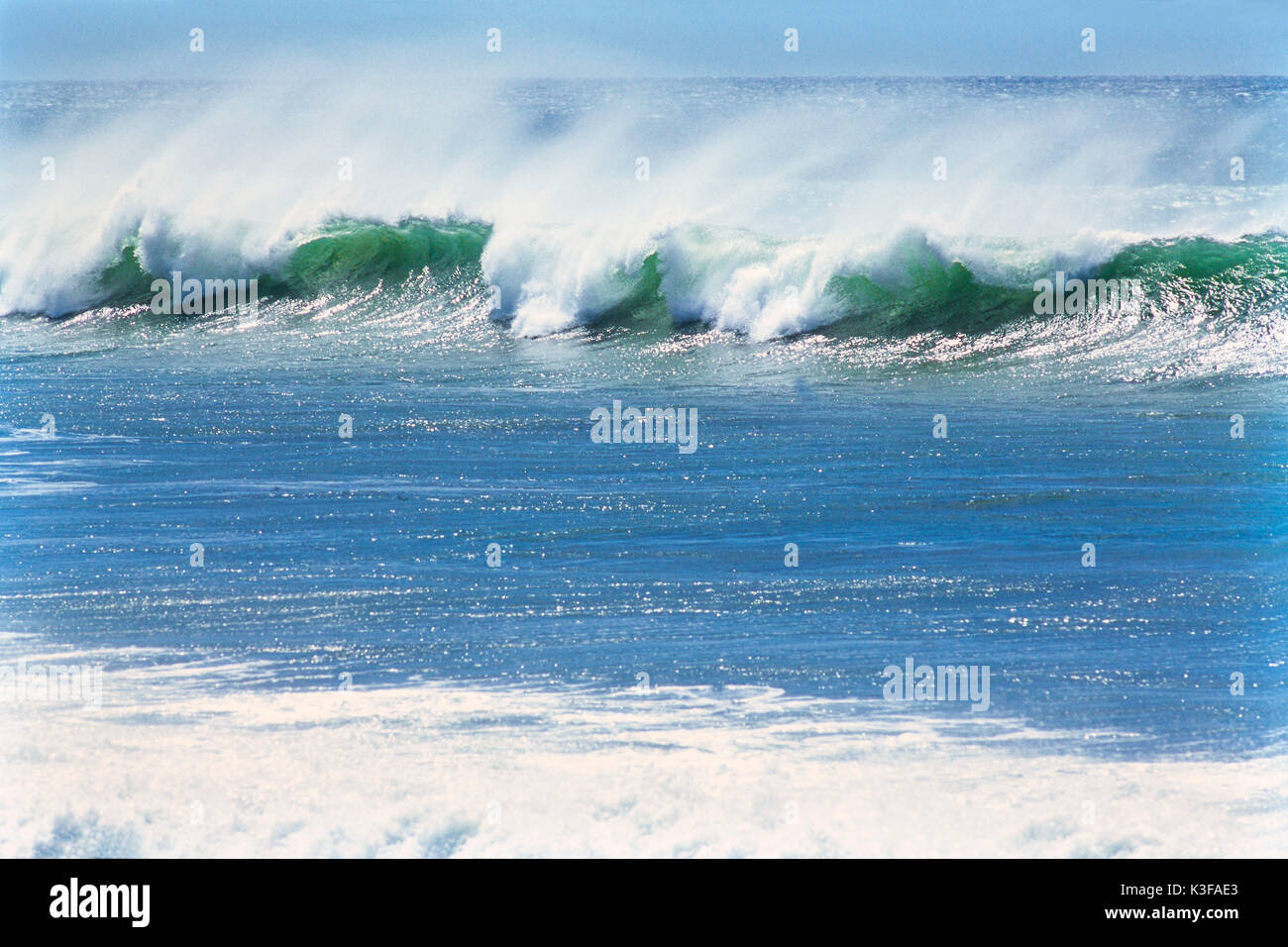 Ocean wave dynamics hi-res stock photography and images - Alamy