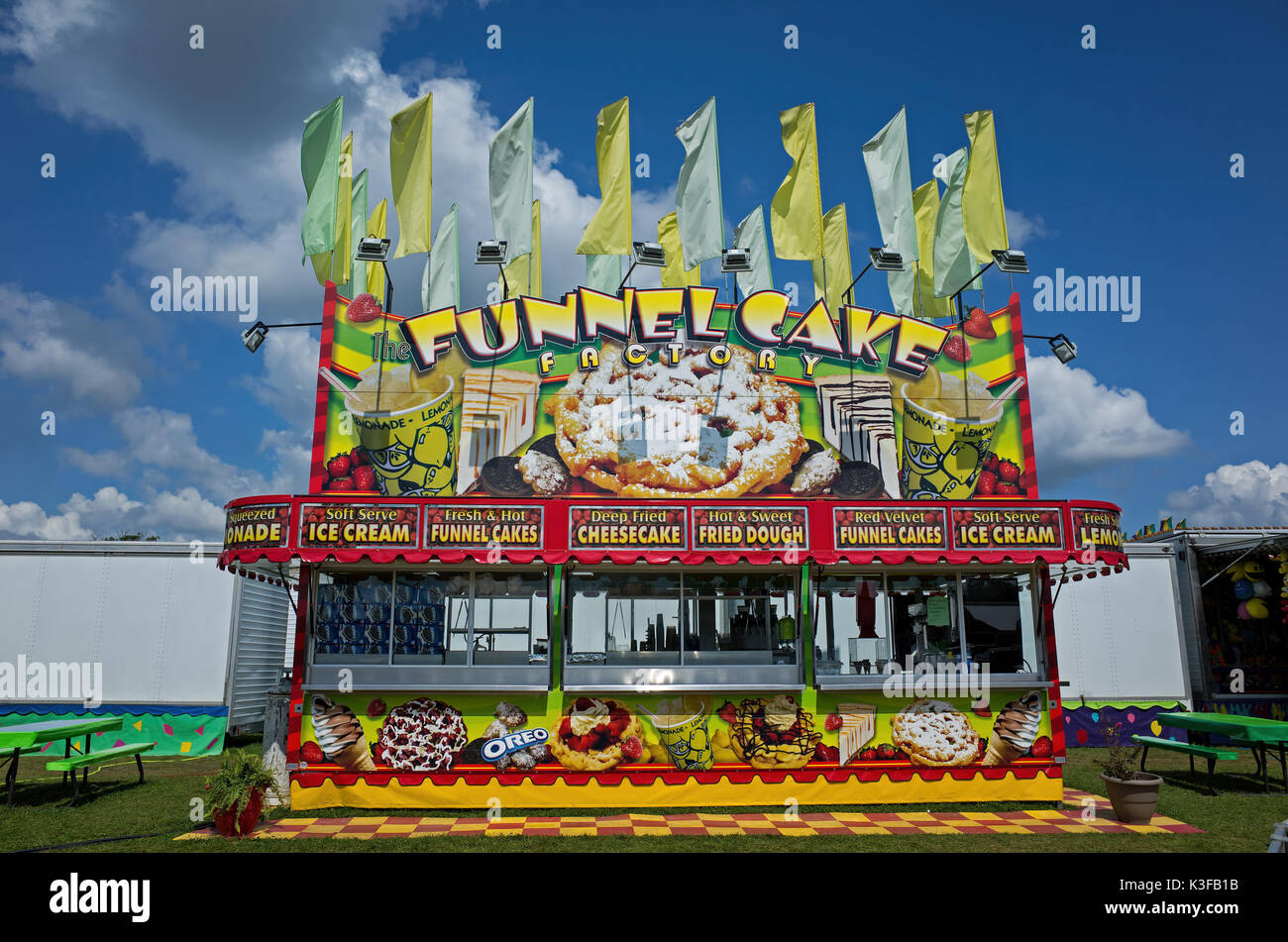 Carnival food stand hi-res stock photography and images - Alamy