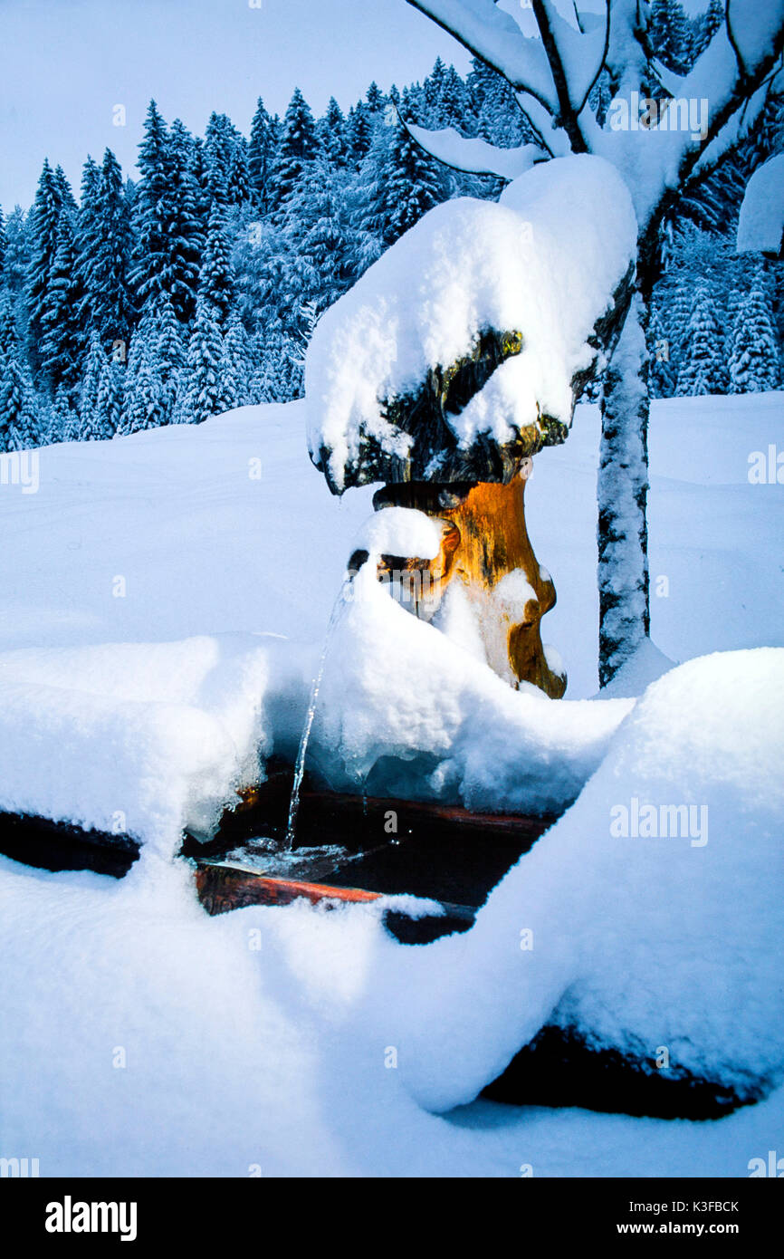 Well scenery hi-res stock photography and images - Alamy