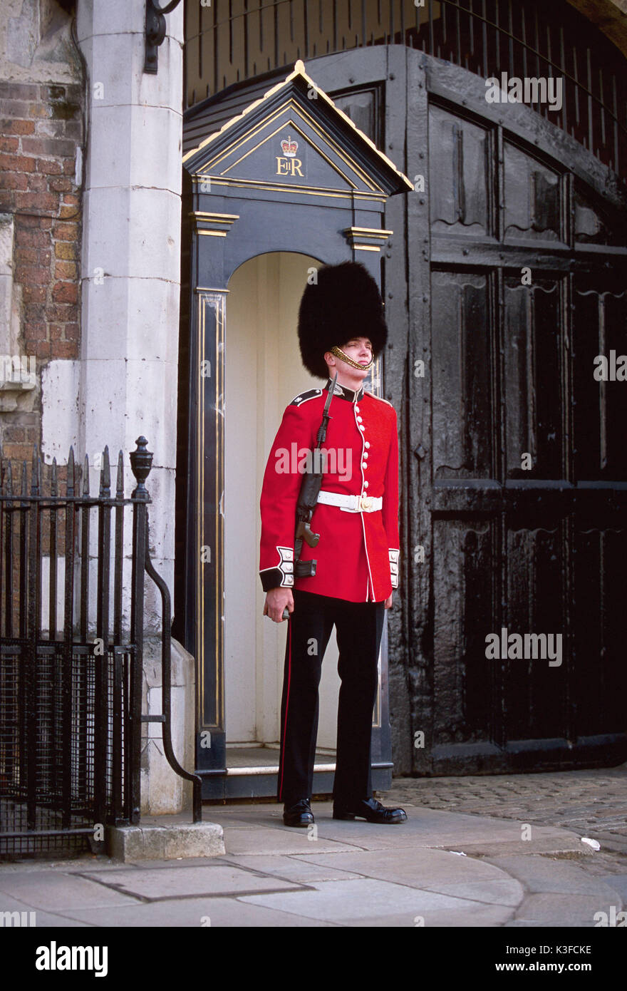 The palace guard hi-res stock photography and images - Alamy