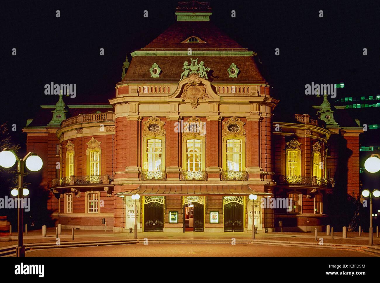 Opera house hamburg hi-res stock photography and images - Alamy