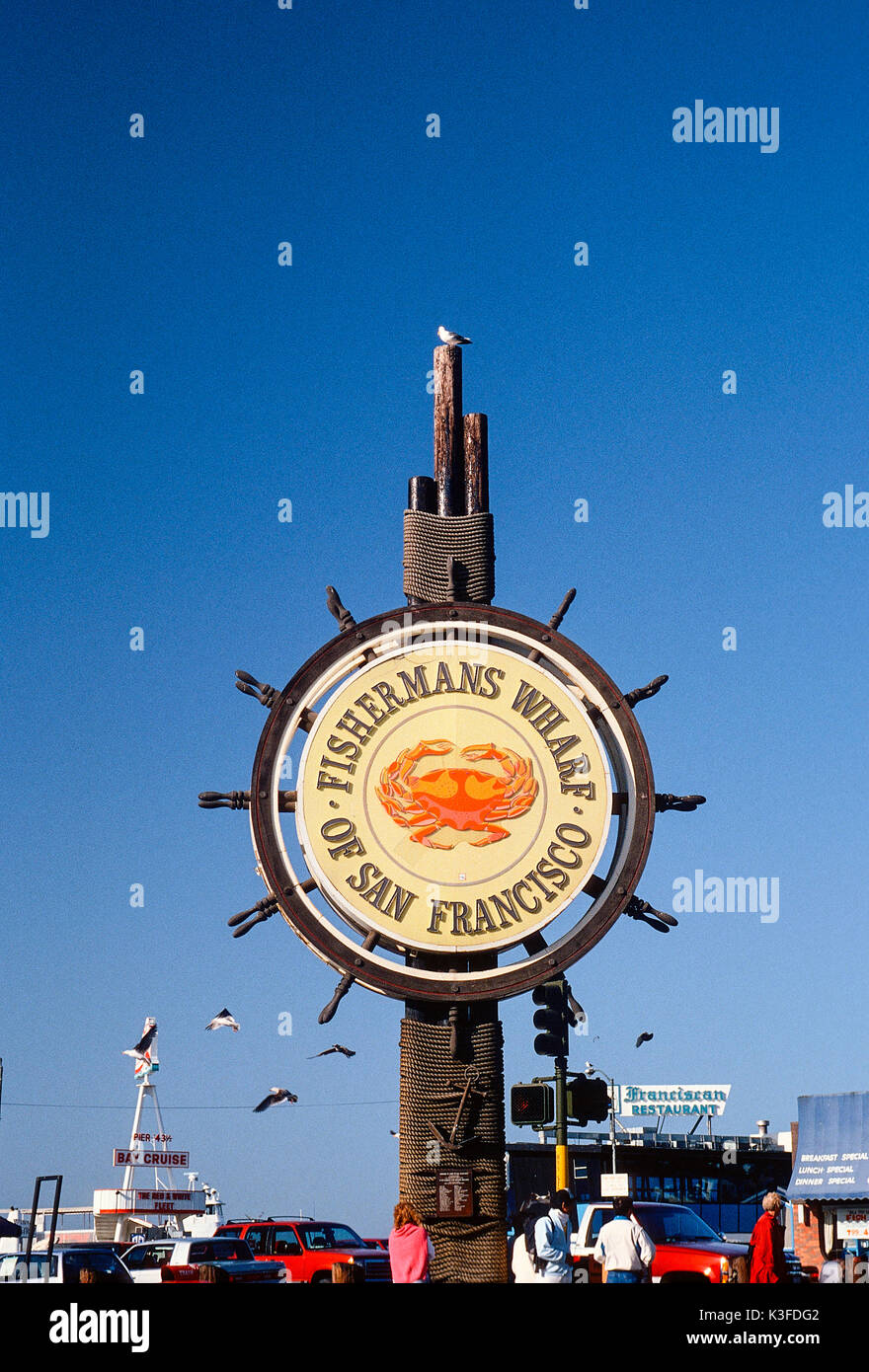 Signs wharf hi-res stock photography and images - Alamy
