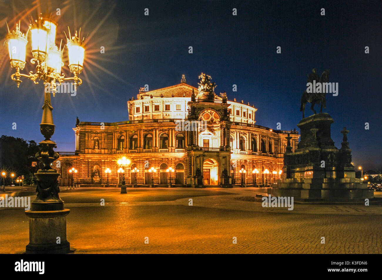 Night dresden hi-res stock photography and images - Alamy