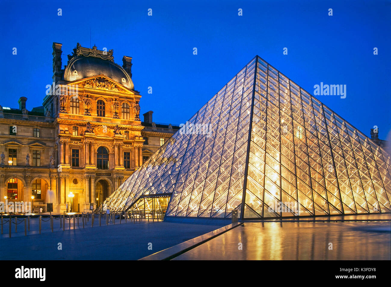 The glass pyramid of louvre hi-res stock photography and images - Alamy