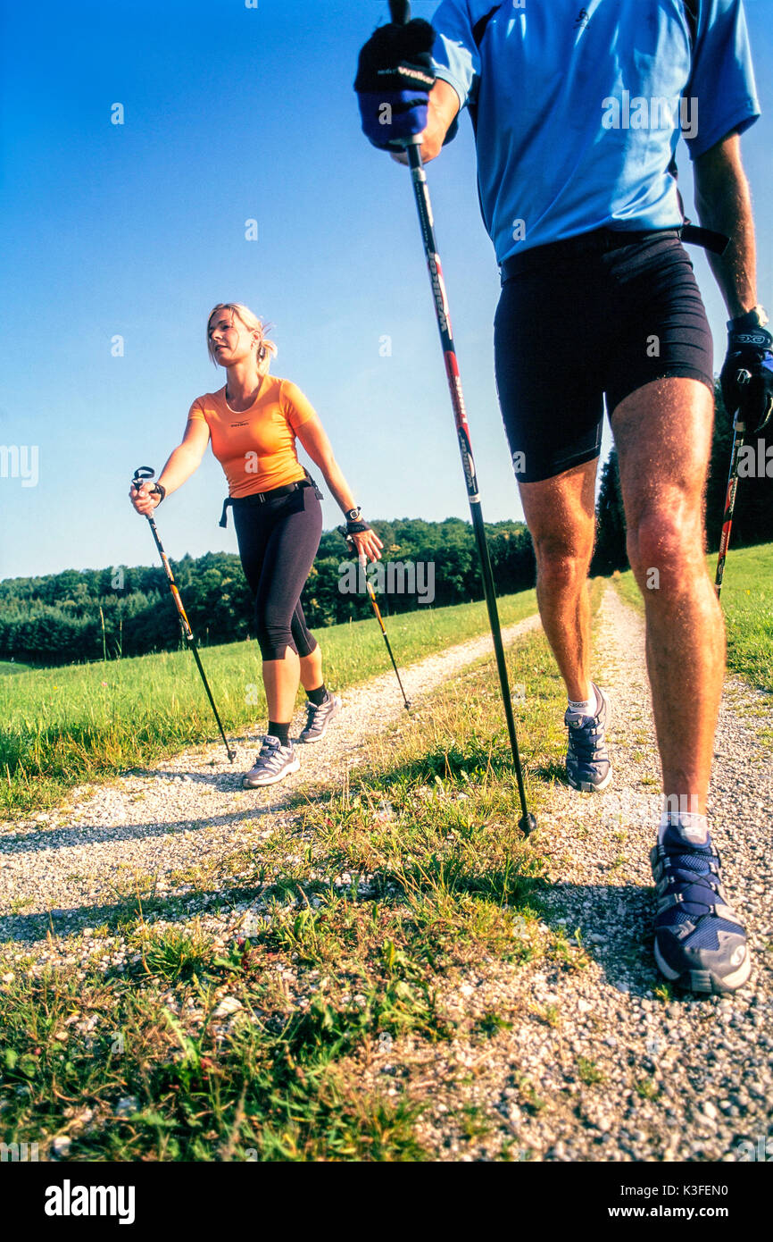 40 couple walking hi-res stock photography and images - Alamy