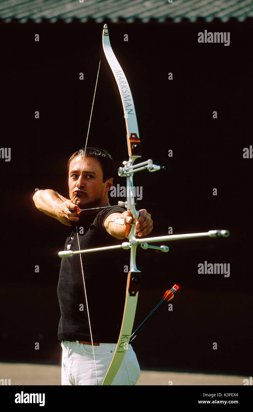 Archer front hi-res stock photography and images - Alamy