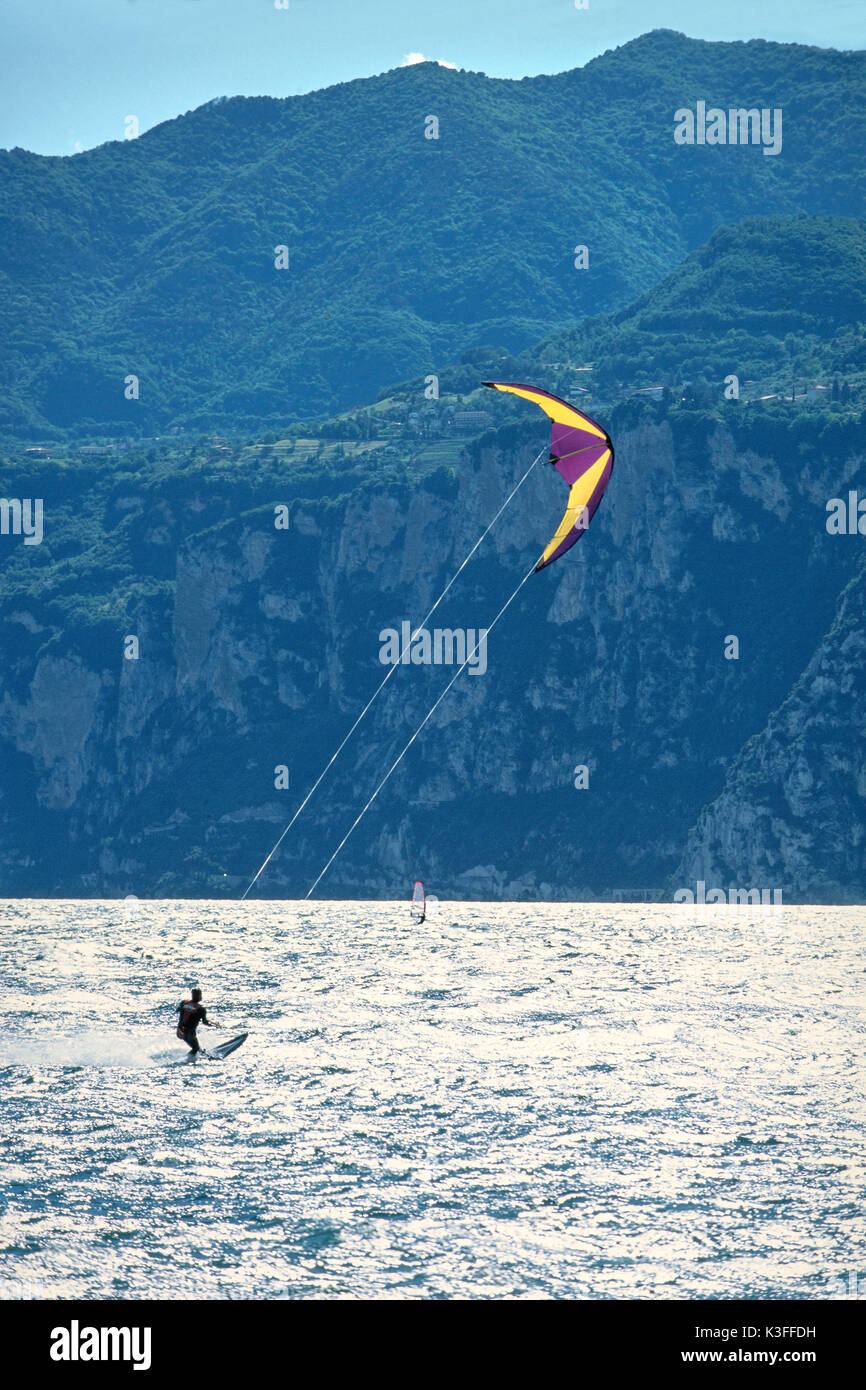 Kitesurfen kitesurfen hi-res stock photography and images - Alamy