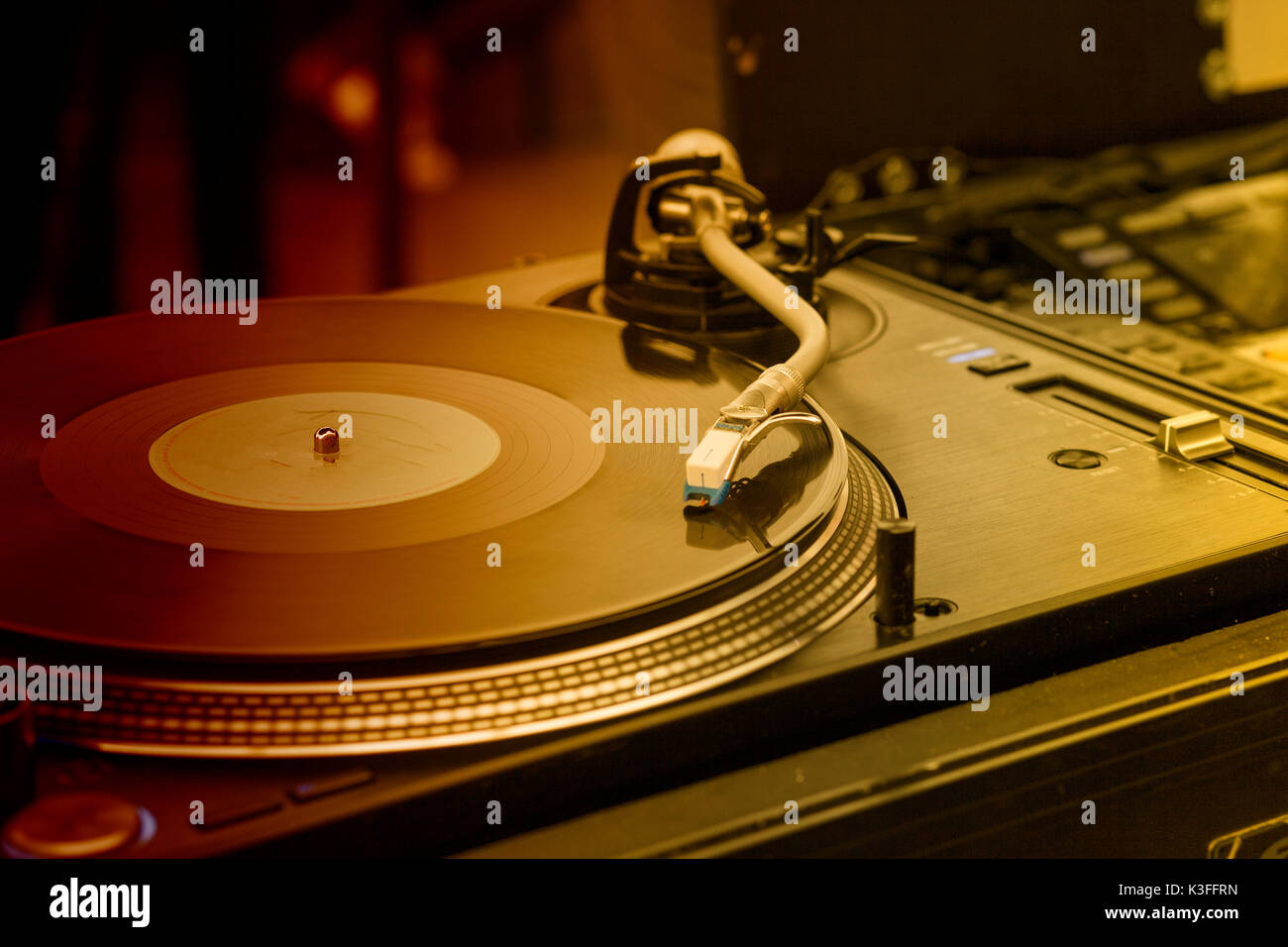 Vintage turntable hi-res stock photography and images - Alamy