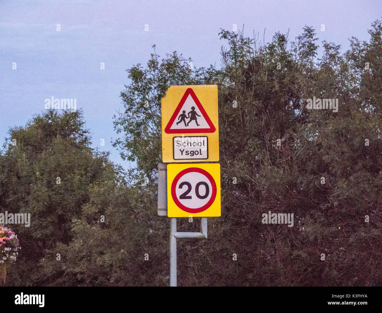 Bilingual road sign near school in Wales warning of children crossing ...