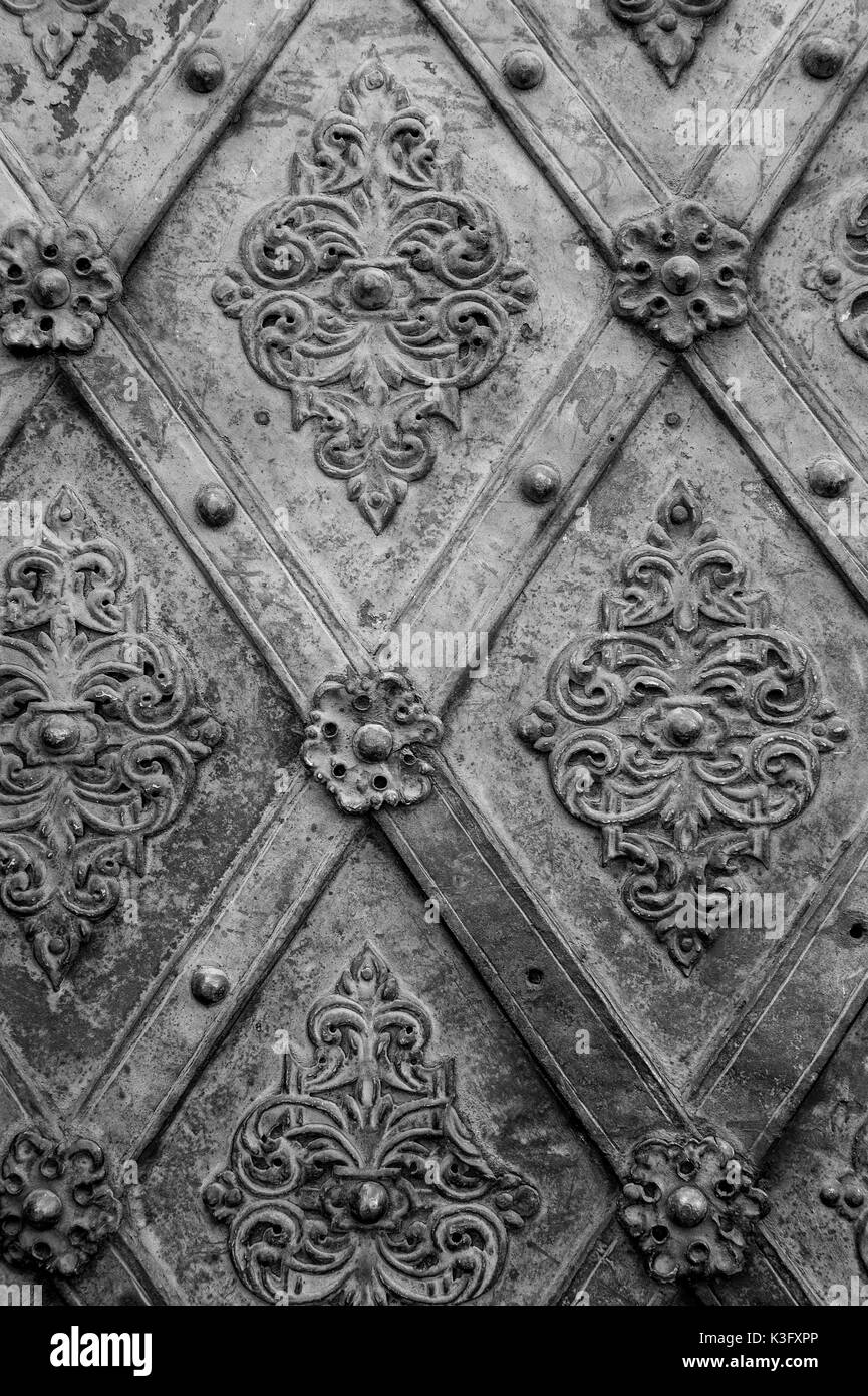 Black metal texture floral pattern background. Forging. Fasteners Stock ...