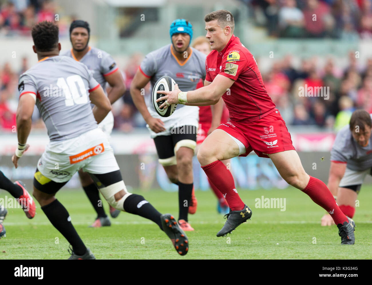 Scarlets rugby hi-res stock photography and images - Alamy