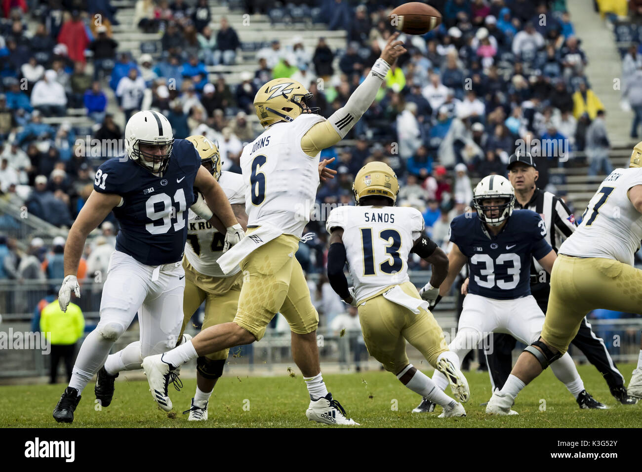Akron zips football hi-res stock photography and images - Alamy