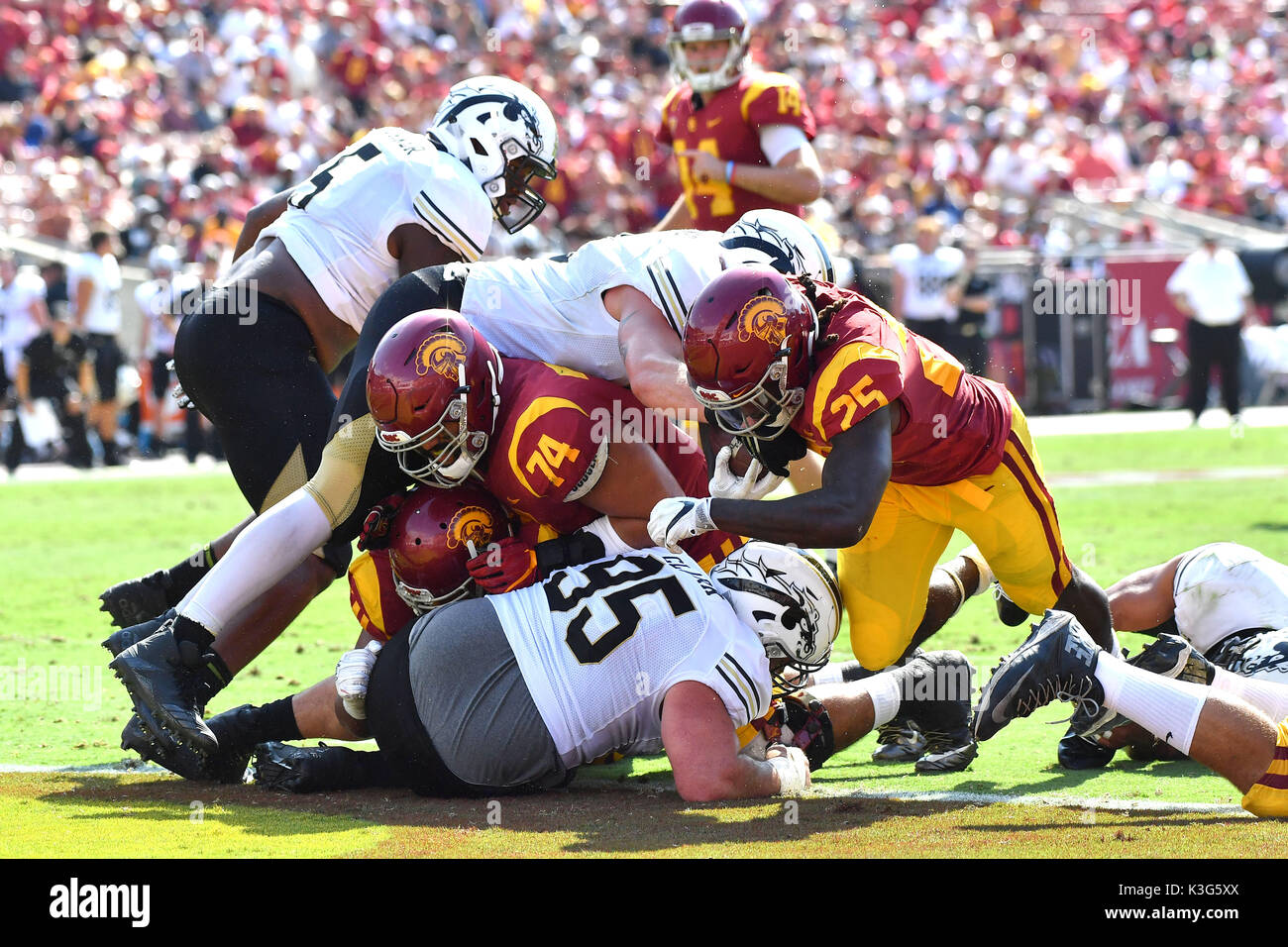 Los Angeles, CA, USA. 2nd Sep, 2017. USC Trojans running back Ronald ...