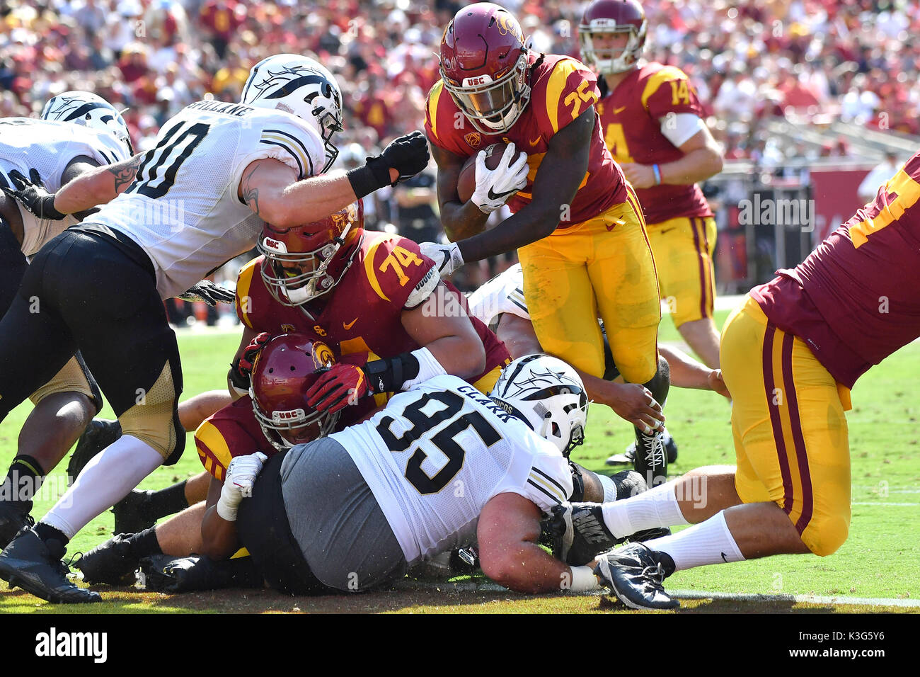 Los Angeles, CA, USA. 2nd Sep, 2017. USC Trojans running back Ronald ...
