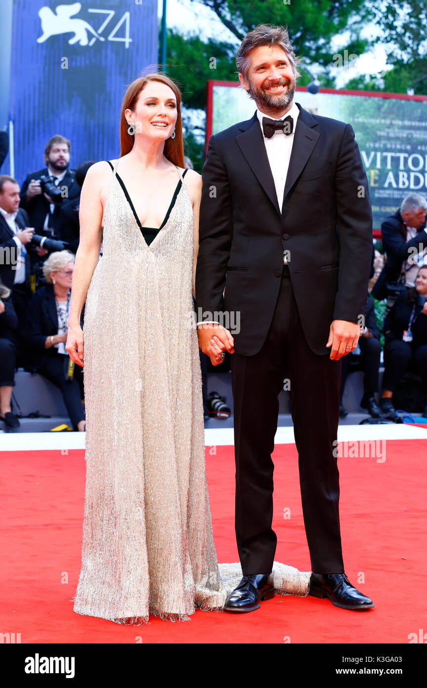 Julianne Moore First Husband