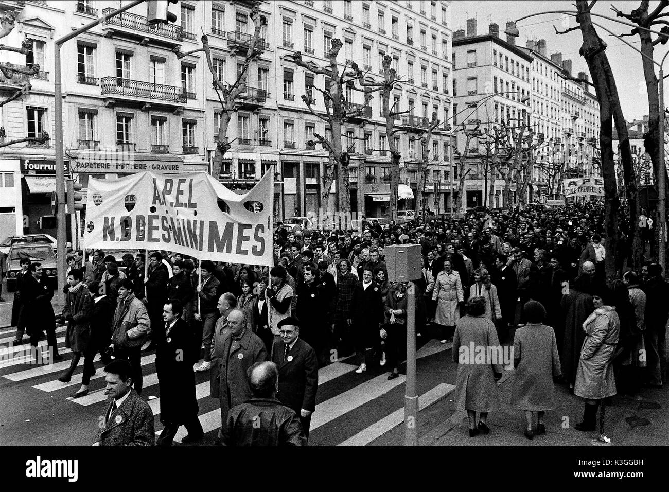 Thousands of Demonstrators protest Free and Private School reform ...