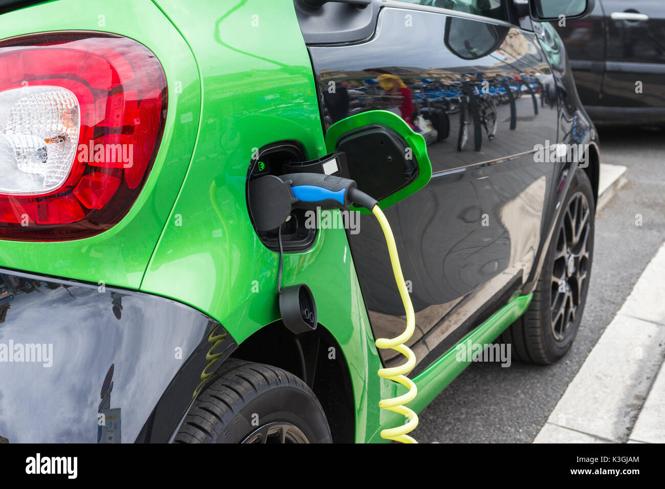 Electric car power supply hi-res stock photography and images - Alamy