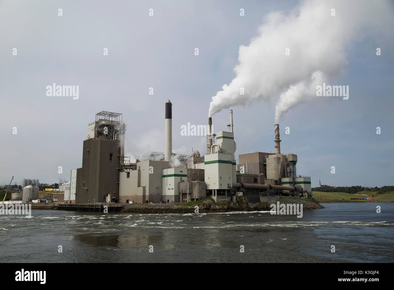 The Irving Pulp and Paper Mill in Saint John, New Brunswick, Canada ...