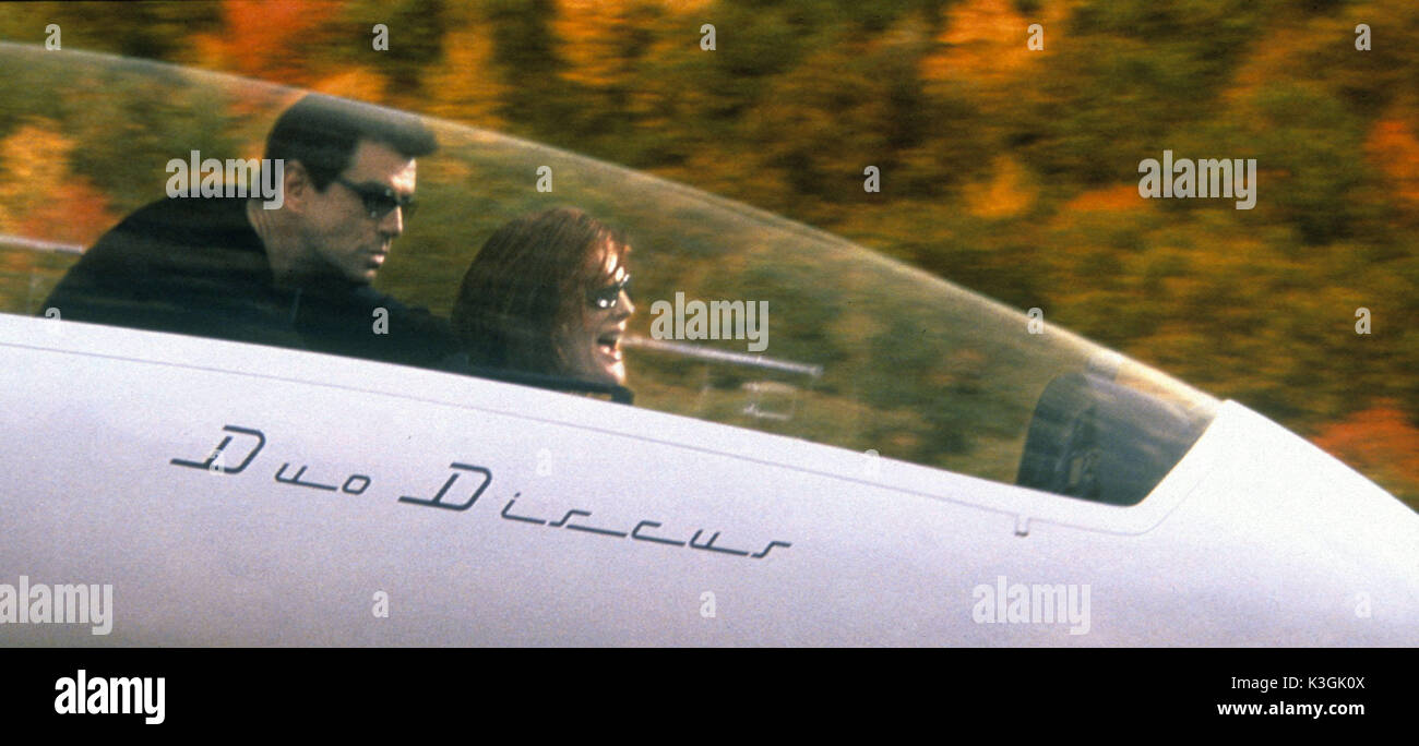 THE THOMAS CROWN AFFAIR PIERCE BROSNAN, RENE RUSSO Date: 1999 Stock ...