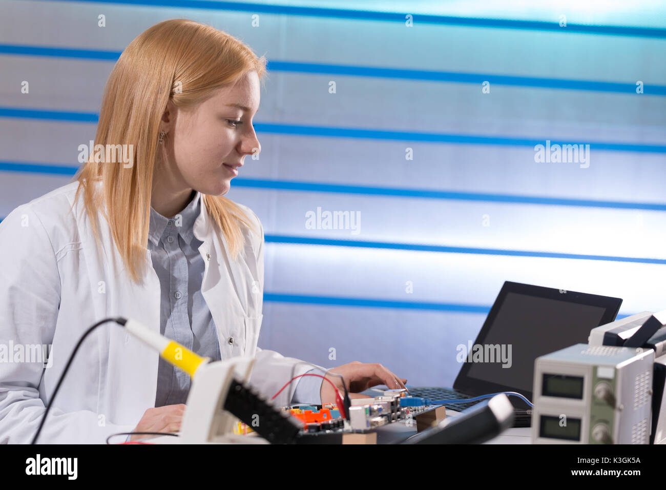 Fix component hi-res stock photography and images - Alamy