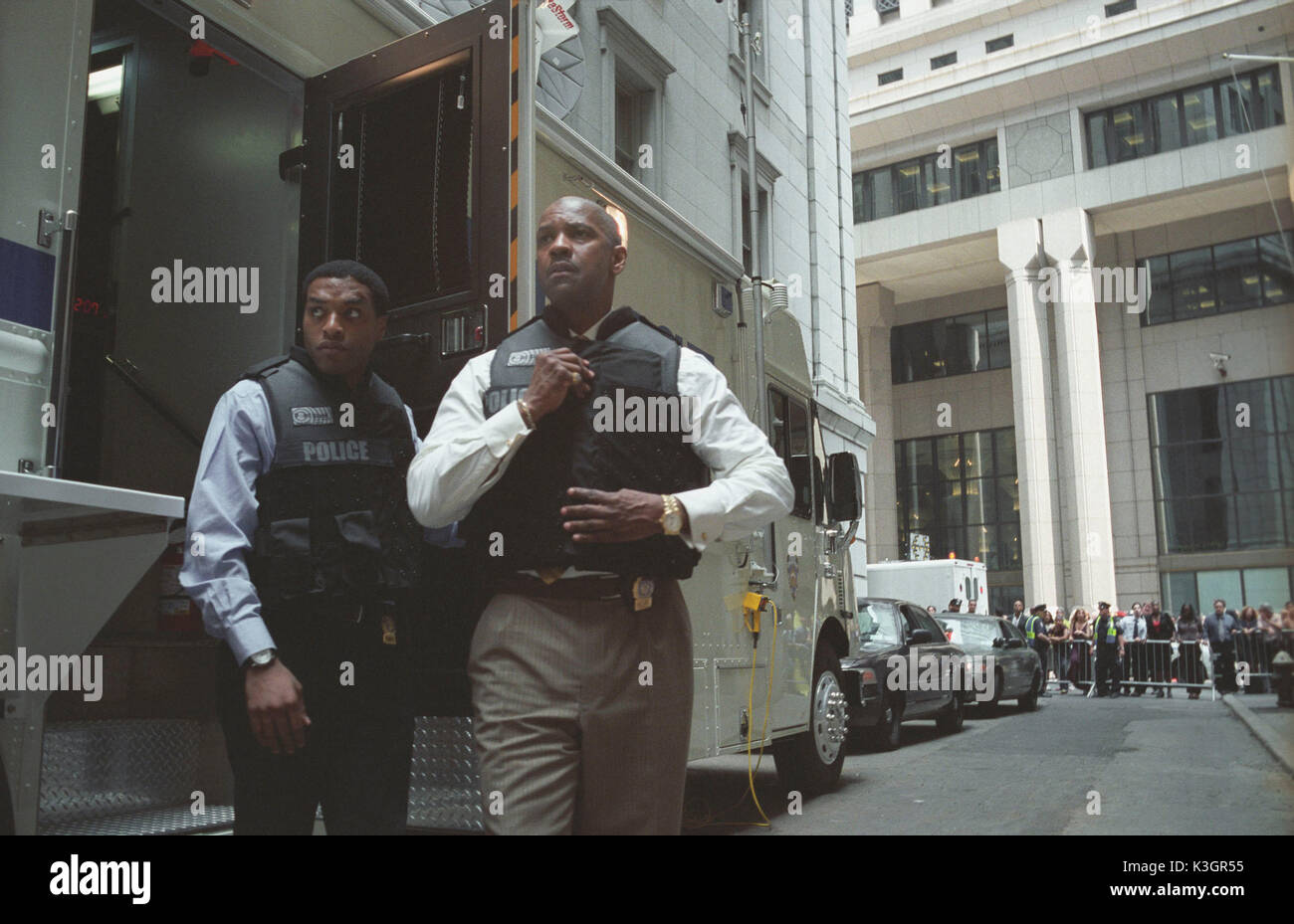 Inside man 2006 denzel hi-res stock photography and images - Alamy